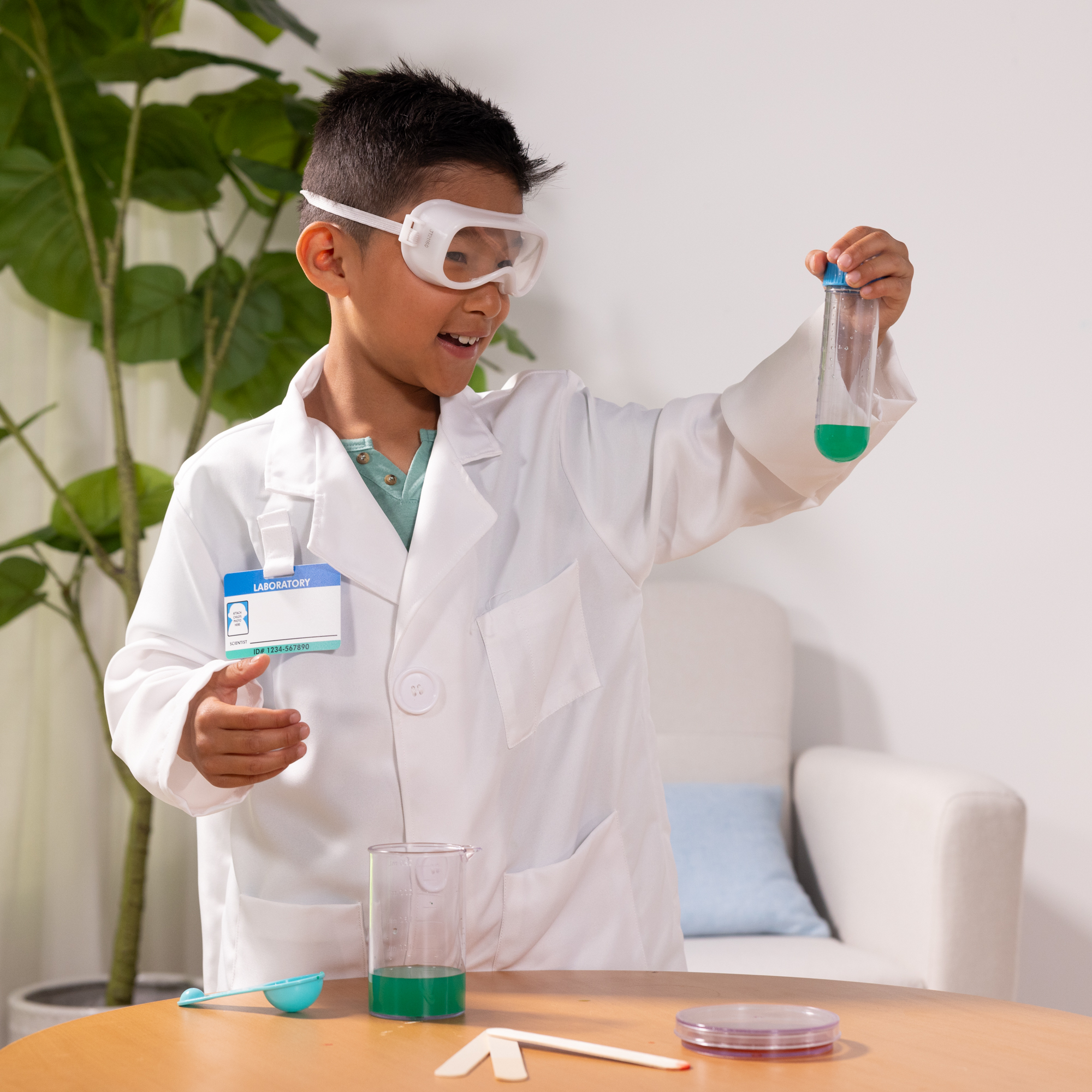 Product: Scientist Role Play Set